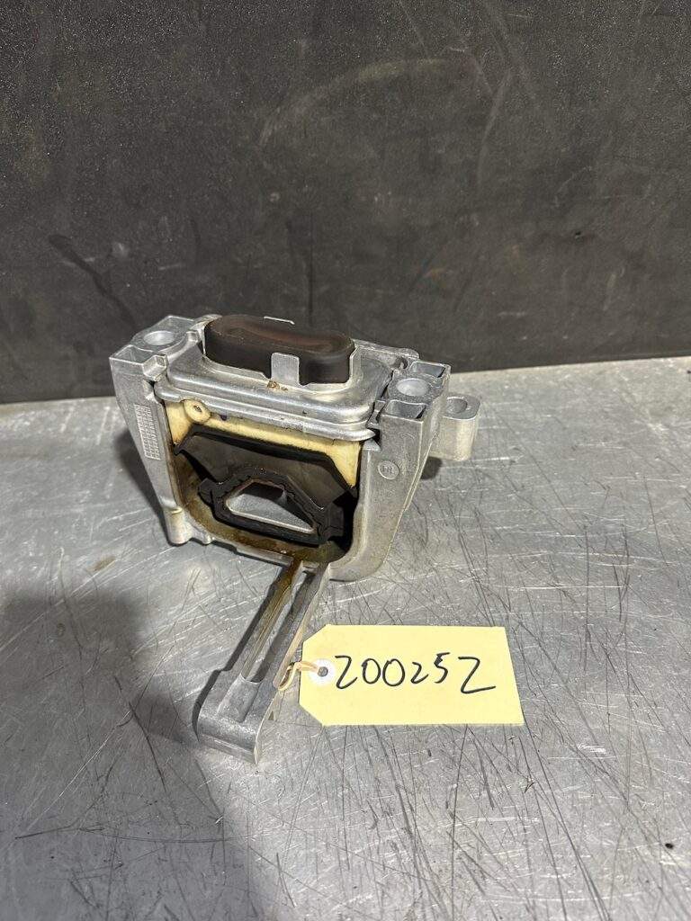 Audi 8V S3 / Volkswagen Golf Mk7 R Engine Motor Mount 5Q0 199 262 DD ...